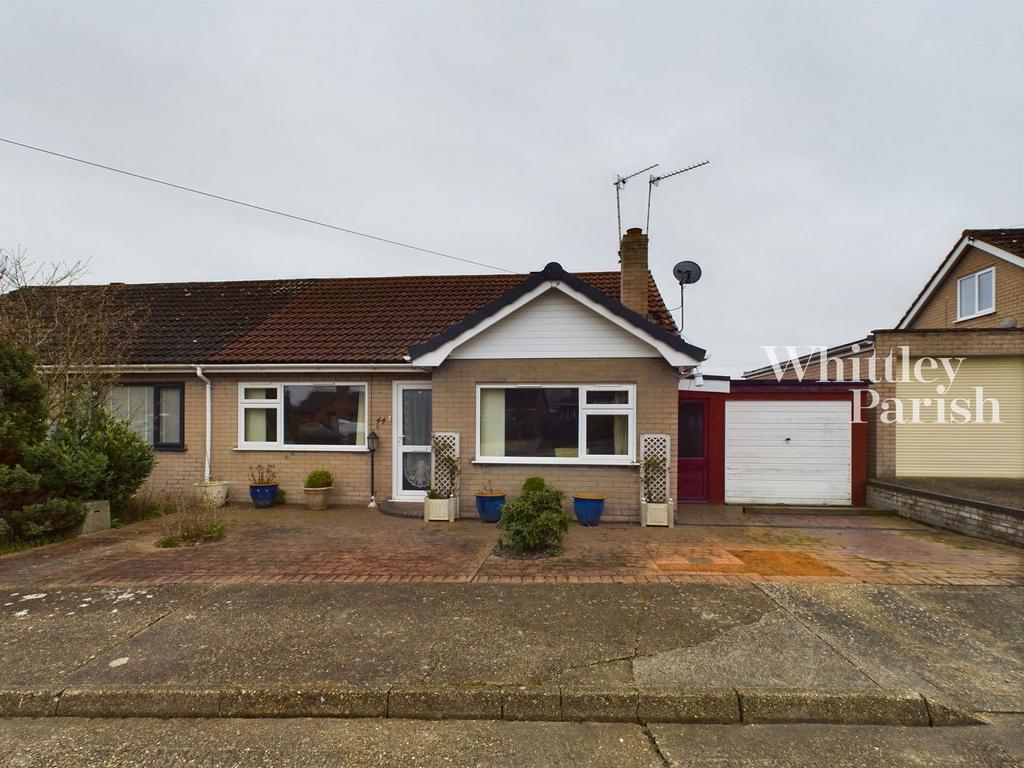 High Road, Wortwell 2 bed semi-detached bungalow - £240,000