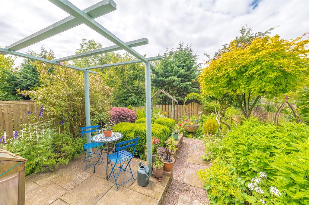 Larch Grove, Kendal LA9 2 bed terraced house - £220,000