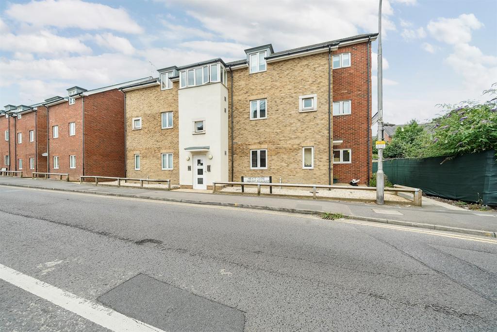 Hieatt Close, Mount Pleasant... 1 bed apartment - £1,050 pcm (£242 pw)