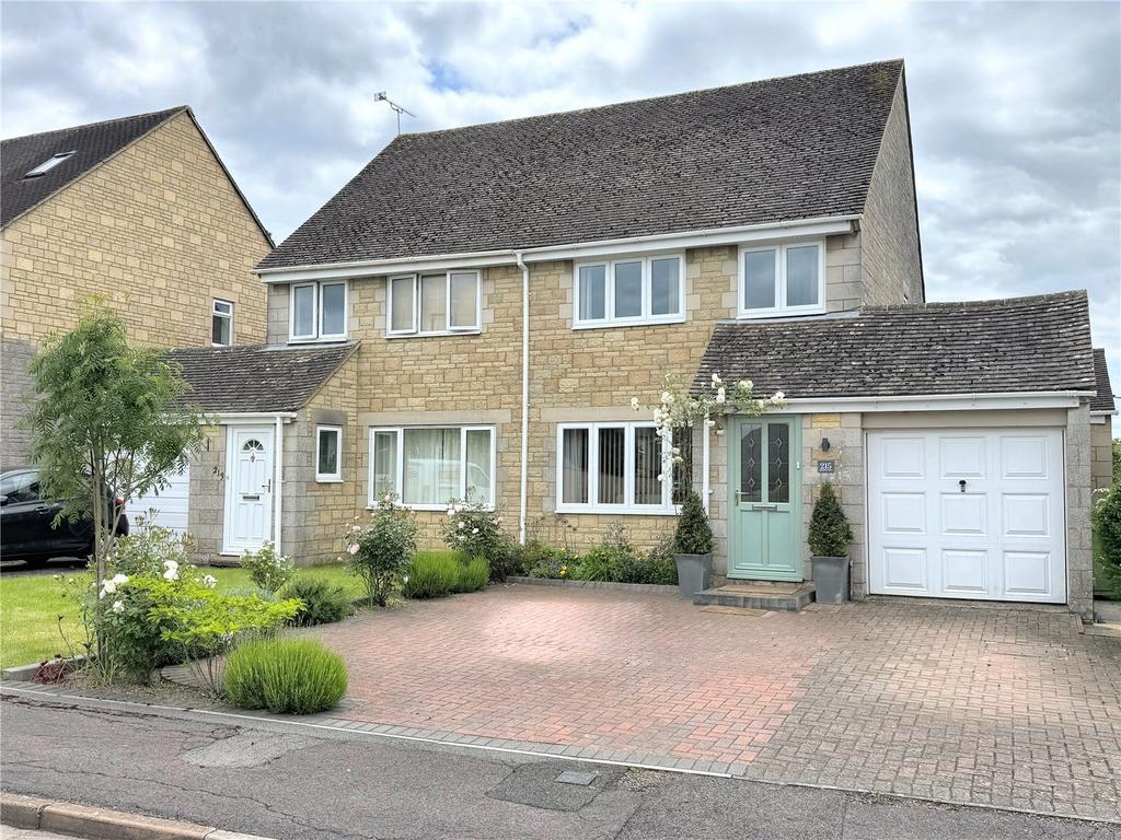 Alexander Drive, Cirencester... 3 bed semi-detached house - £450,000