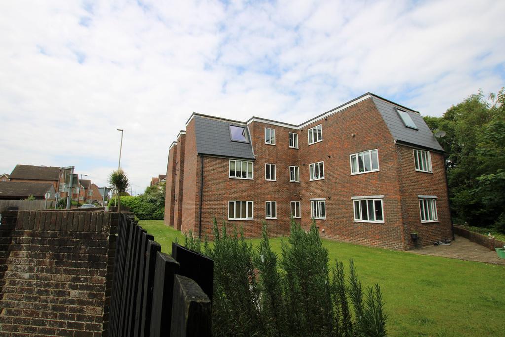 North Road, Petersfield GU32 2 bed flat for sale - £240,000