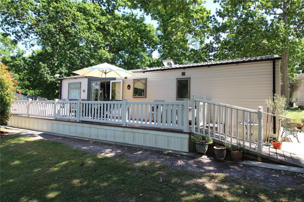 Hoburne Bashley, Sway Road, New... 2 bed park home - £37,500