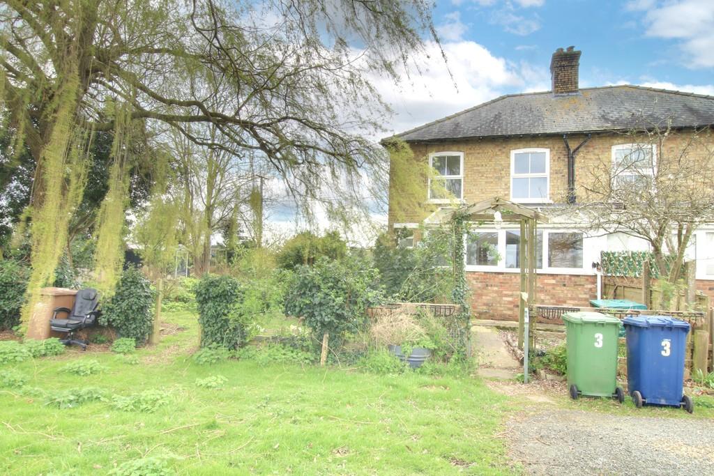 Sixteen Foot Bank, Stonea 3 bed semi-detached house - £900 pcm (£208 pw)