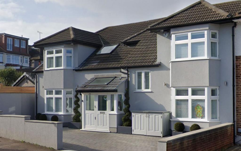 Chadacre House - £1,050 pcm (£242 pw)