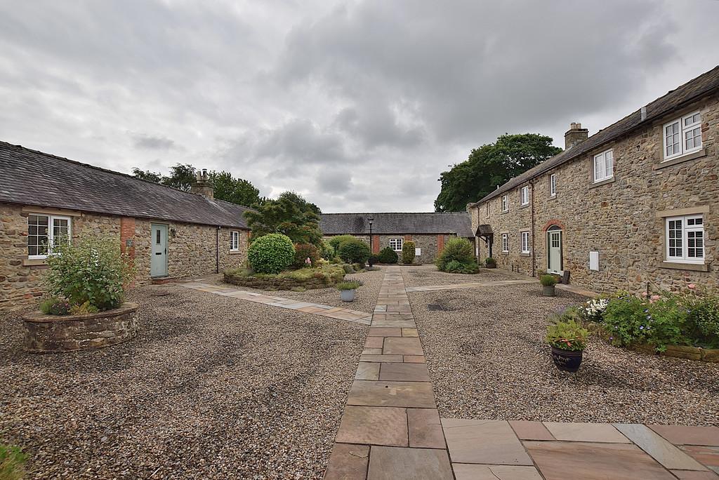 Lowden Court, Tunstall 2 bed barn conversion for sale - £300,000
