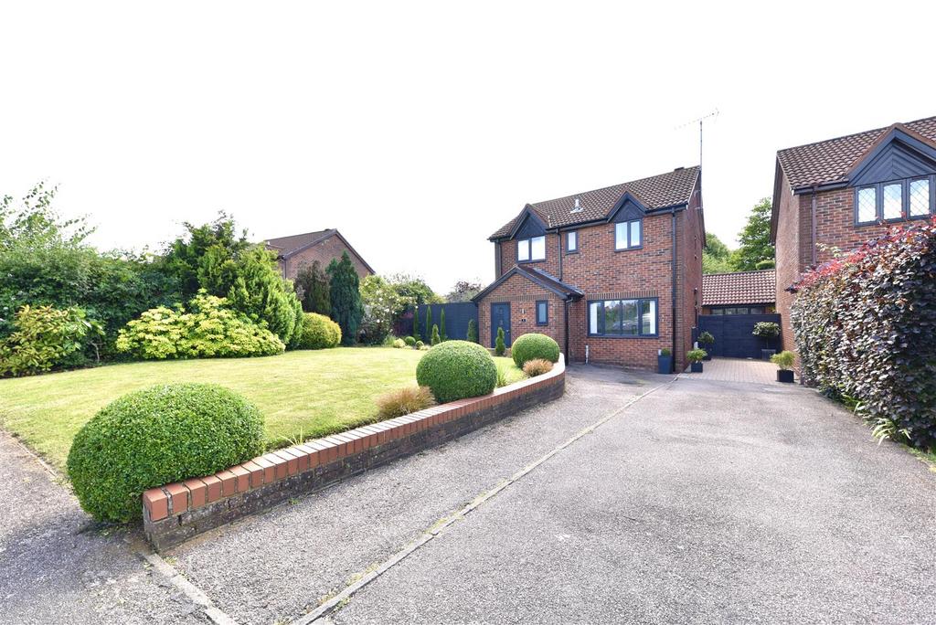 Hilton Close, Stevenage 5 bed detached house - £695,000