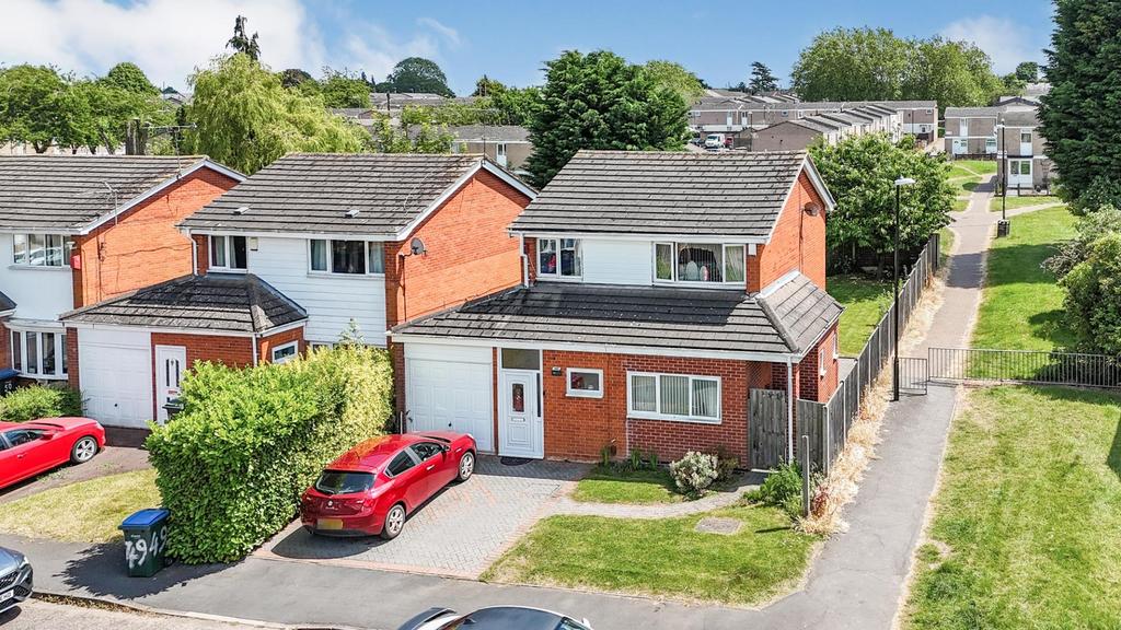 Joseph Creighton Close, Coventry CV3 3 bed detached house - £290,000
