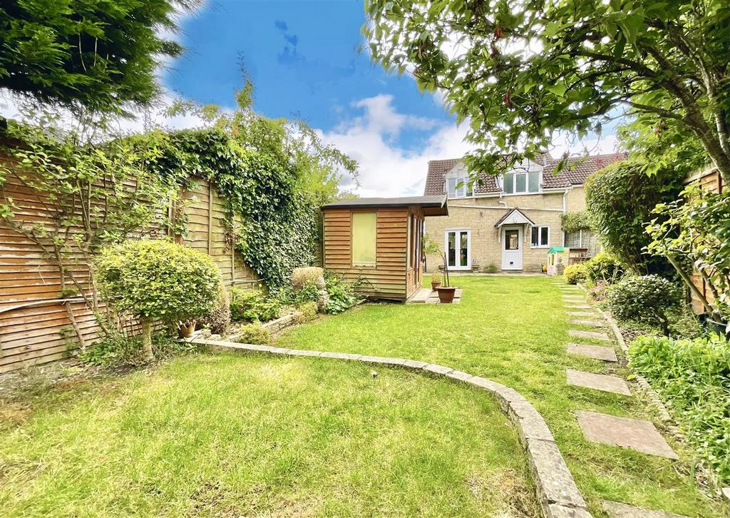 Pheasant Way, Cirencester 3 bed detached house - £395,000