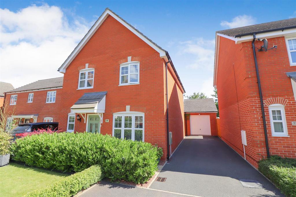 Hensman Close, Rushden NN10 3 bed detached house - £330,000