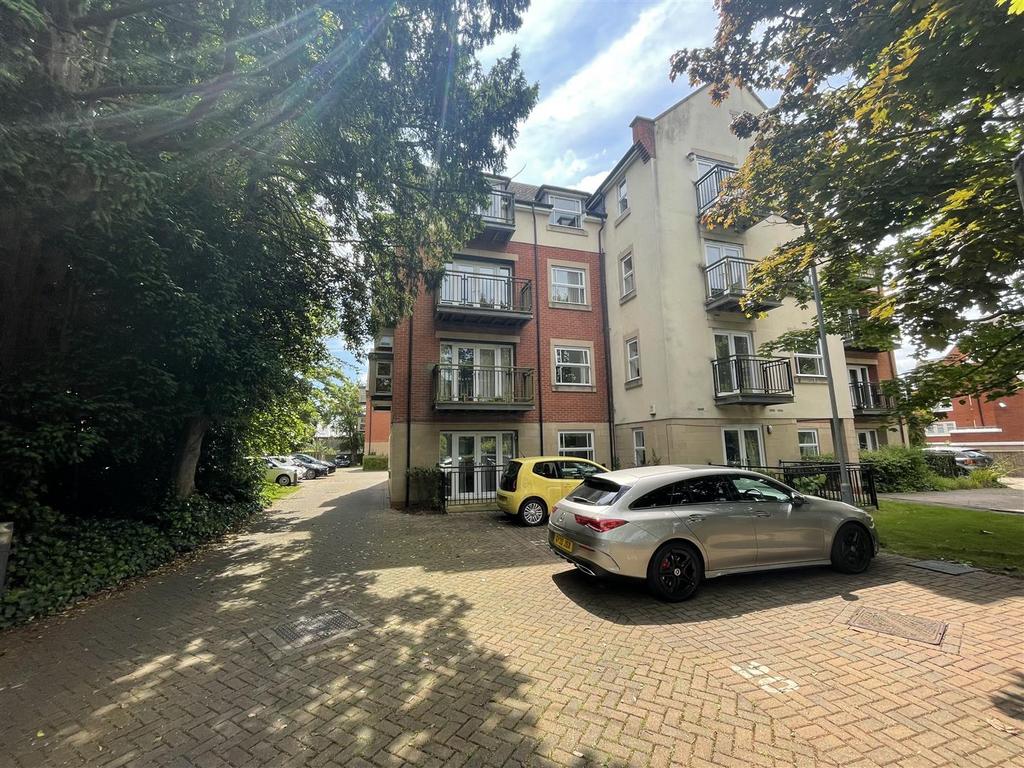 Knighton Park Road Stoneygate 2 Bed Apartment For Sale £235 000