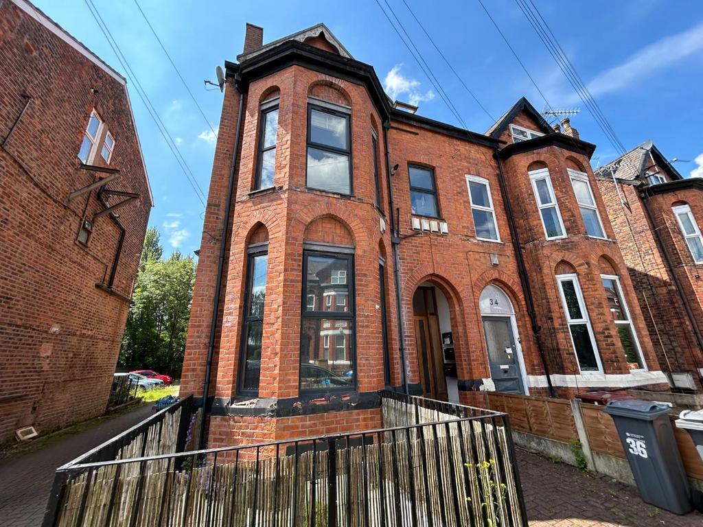 Central Road, West Didsbury 2 bed flat - £230,000