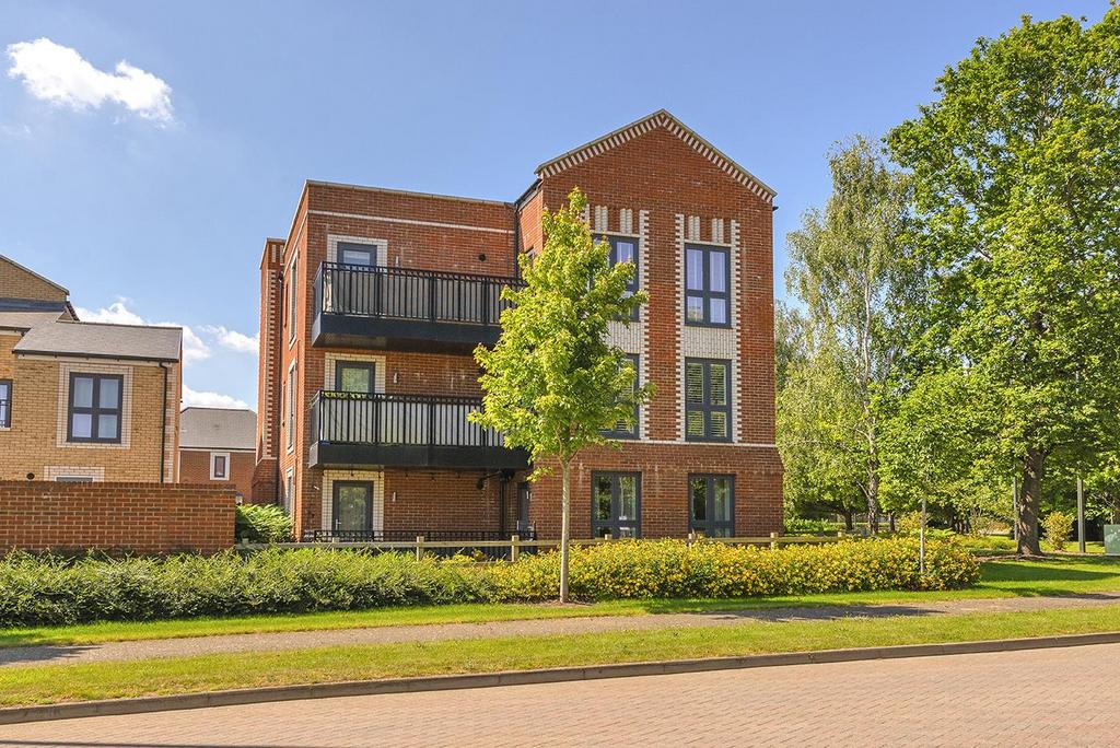 Ruton Square, Kings Hill, ME19 4SH 2 bed apartment - £325,000