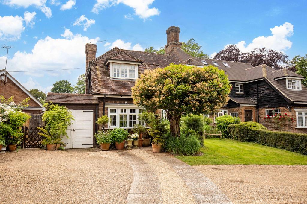 Rusper Road, Crawley RH11 4 bed semi-detached house - £650,000