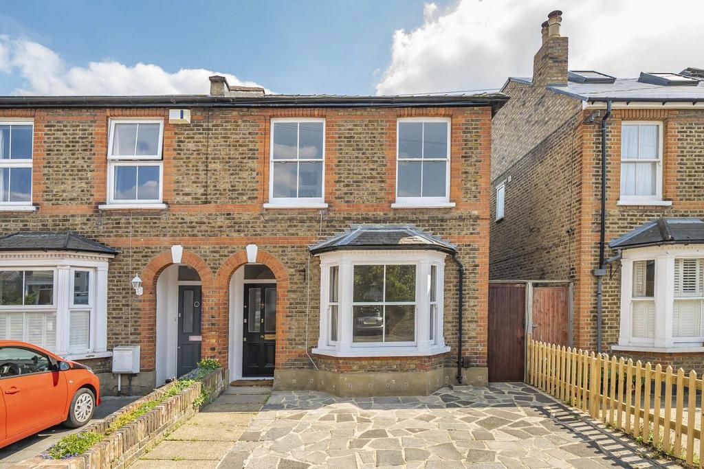 East Road, Kingston Upon Thames 3 bed semi-detached house - £899,950