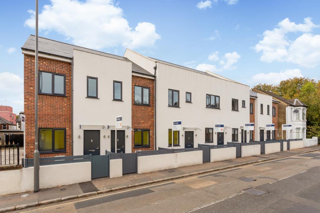 High Wycombe, Buckinghamshire, HP13 3 bed end of terrace house - £375,000