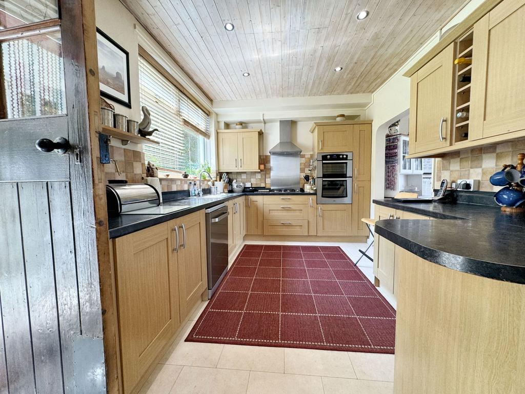 Tan Y Fron Road Abergele Ll22 9ay 3 Bed Detached House For Sale £