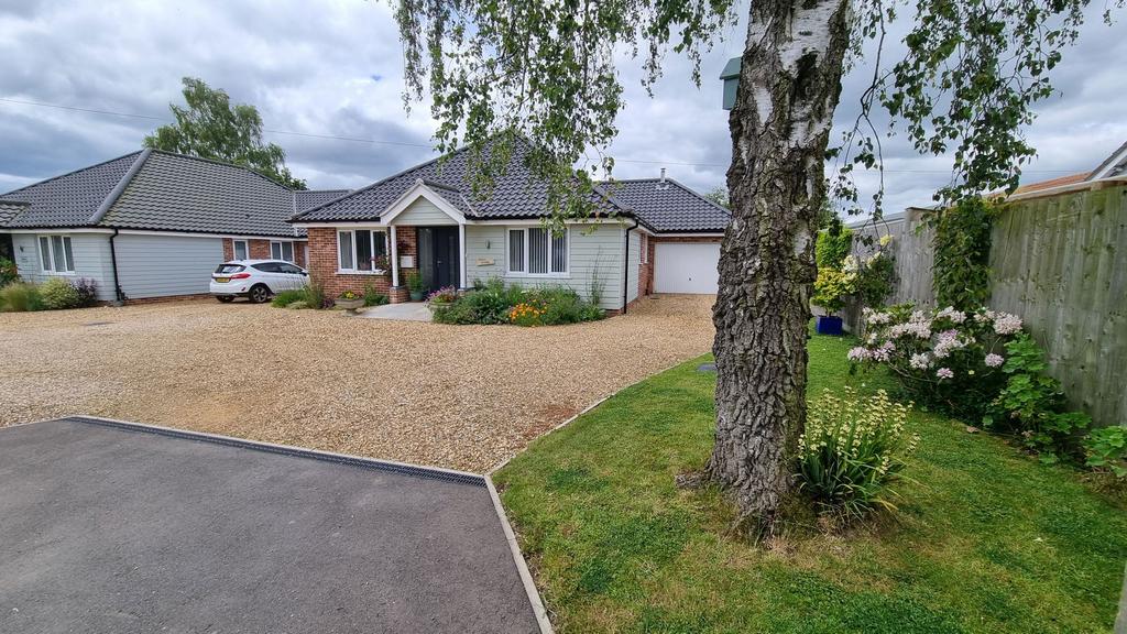 Bedfield, Woodbridge, Suffolk 3 bed detached bungalow - £440,000