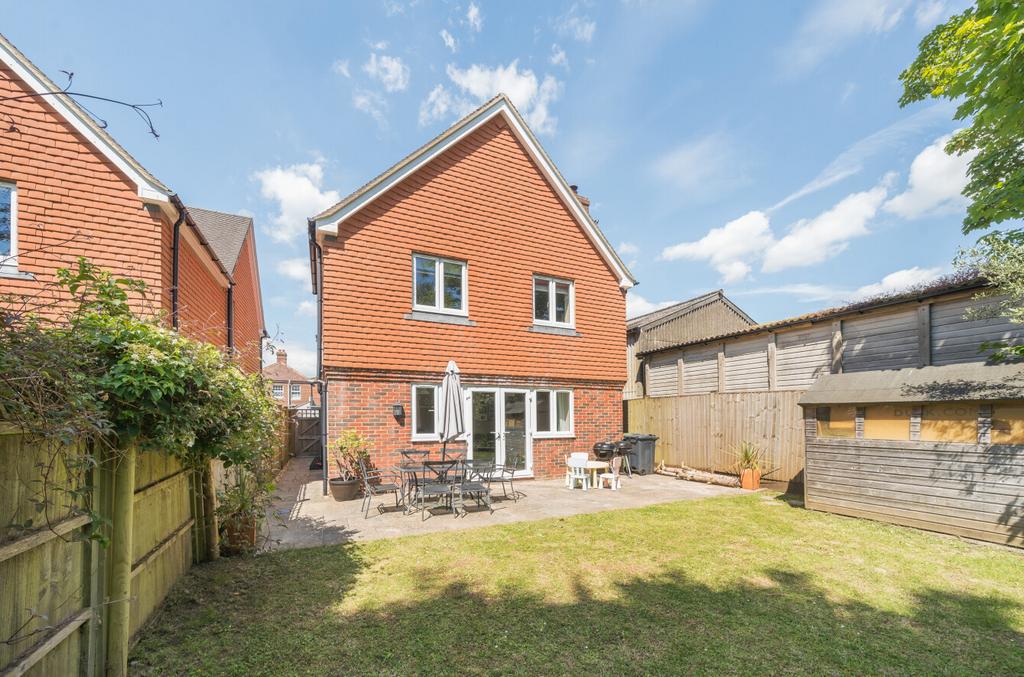 Headley Road, Hindhead GU26 3 bed detached house - £675,000