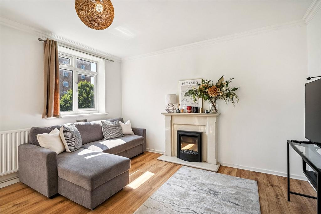 Allen Edwards Drive, London, SW8 2 bed apartment - £2,250 pcm (£519 pw)