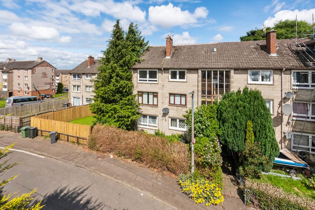 3 Oxgangs Row, Edinburgh EH13 3 bed flat - £130,000