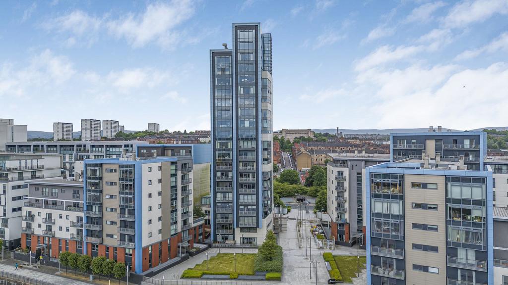 Meadowside Quay Square, Glasgow G11 2 bed apartment - £198,000