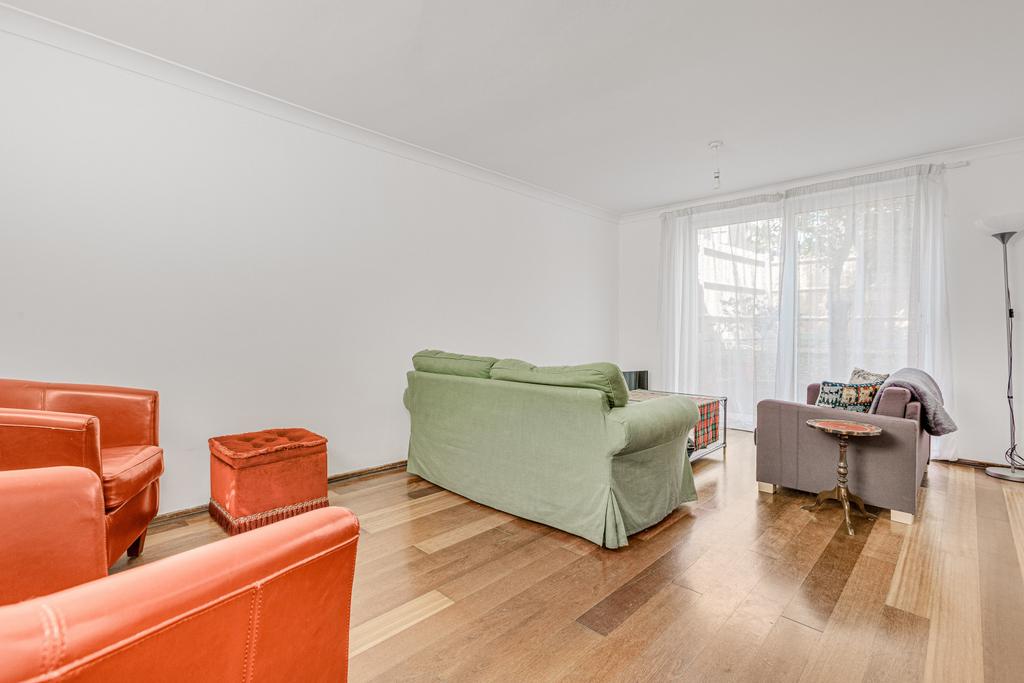 Arabella Drive, London 3 bed end of terrace house - £4,000 pcm (£923 pw)