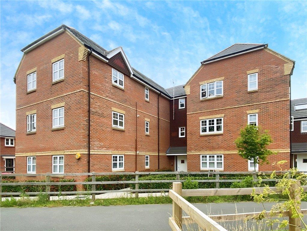 Equestrian Court, Arborfield Green... 2 bed apartment - £290,000
