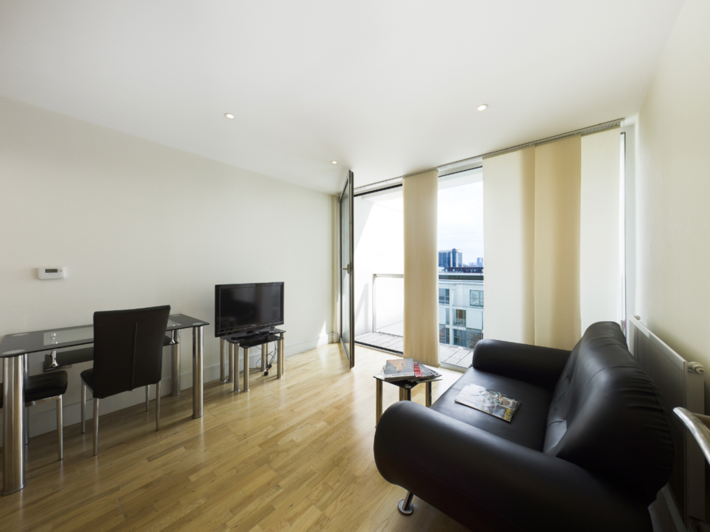 Denison House, 20 Lanterns Way... 1 bed flat - £2,000 pcm (£462 pw)
