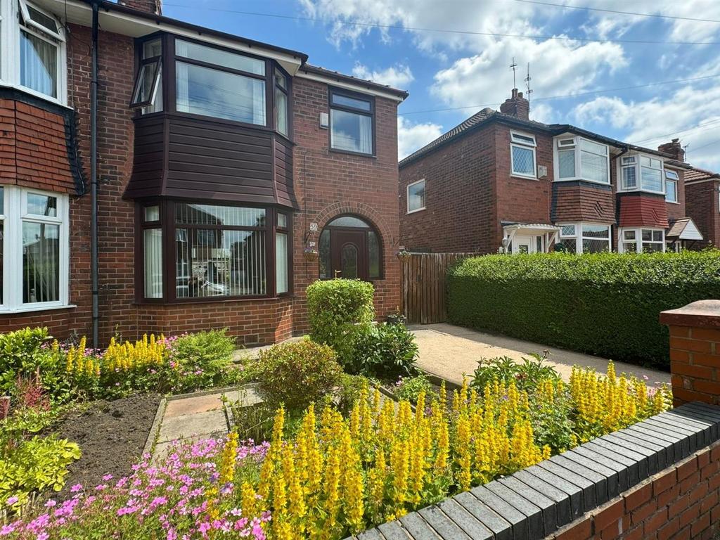 Clifton Street, Failsworth, Manchester 3 bed semi-detached house - £200,000