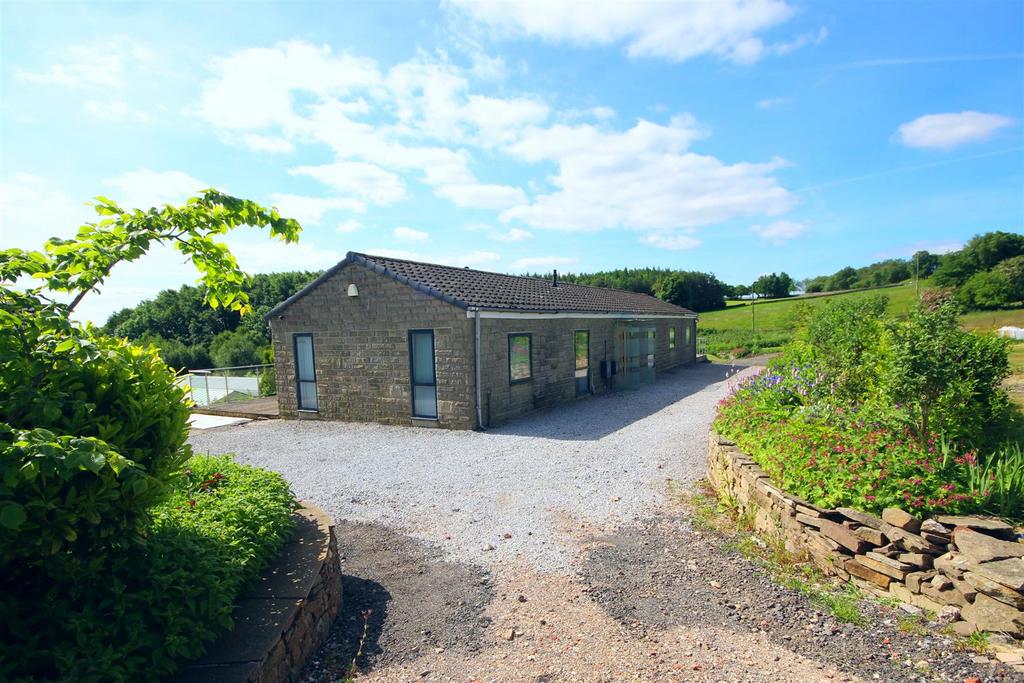Long Line, Sheffield 2 bed detached bungalow to rent - £1,950 pcm (£450 pw)