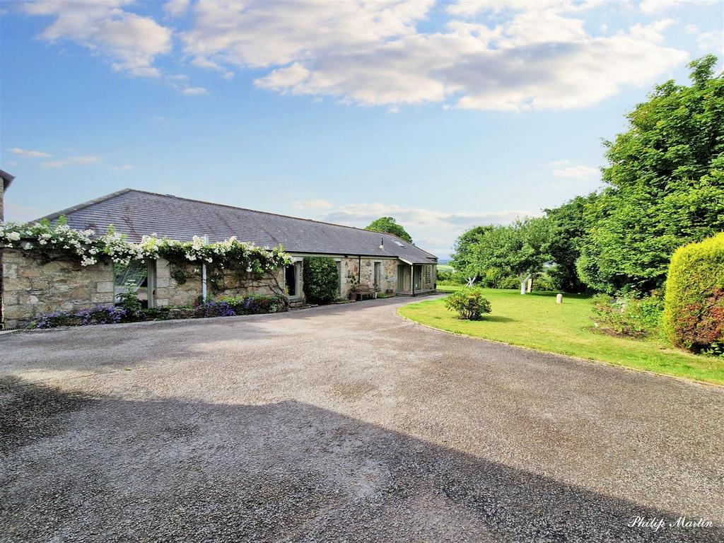 Sparnock, Truro 4 bed barn conversion - £2,500 pcm (£577 pw)