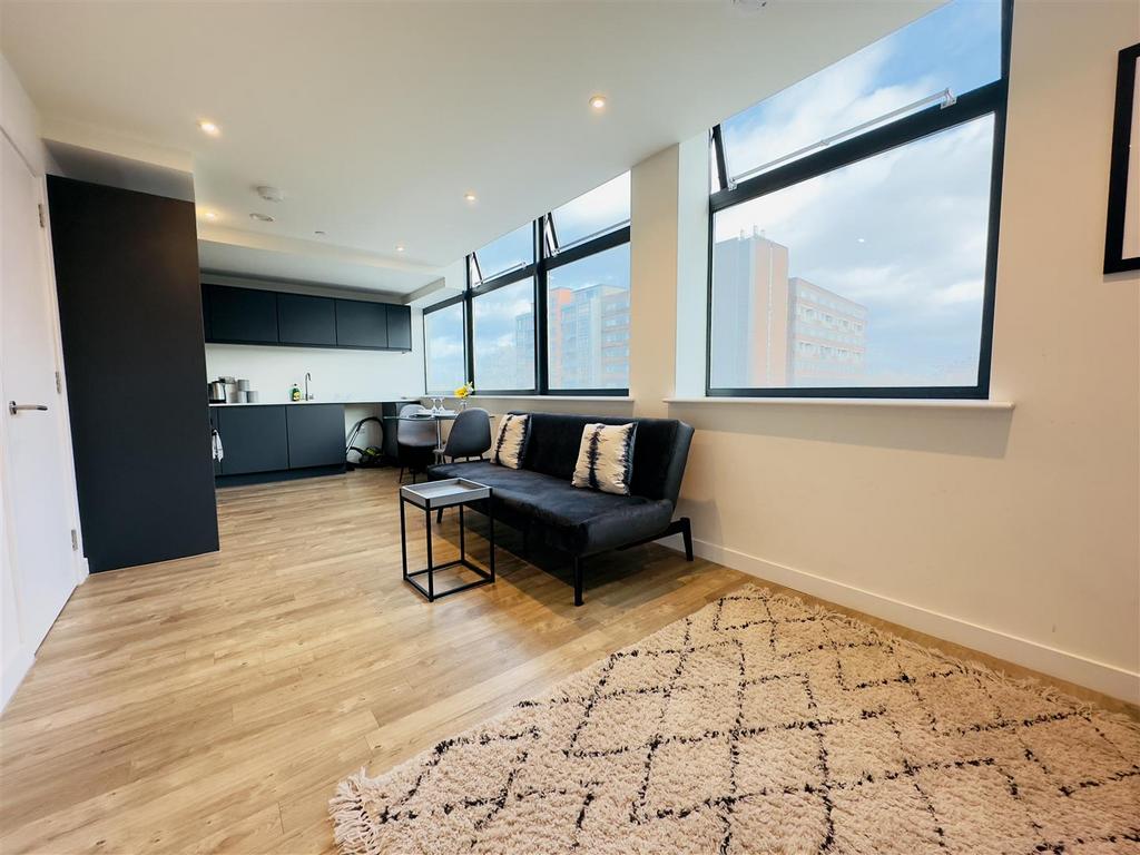 Paragon House, 48 Seymour Grove... 1 bed apartment - £1,000 pcm (£231 pw)