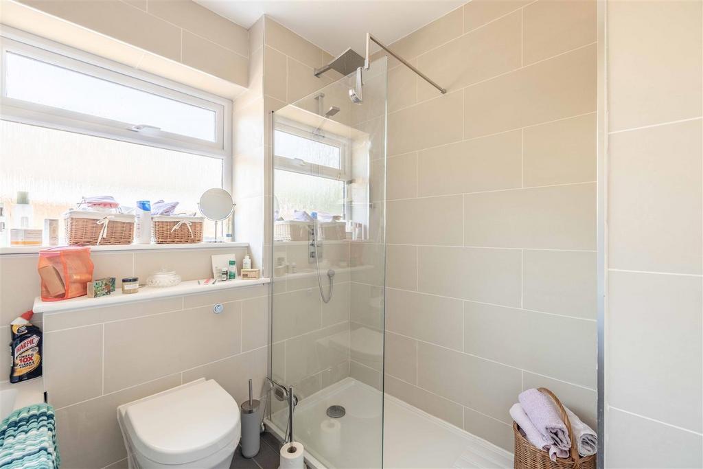 The Drive, Wraysbury 4 bed bungalow - £685,000