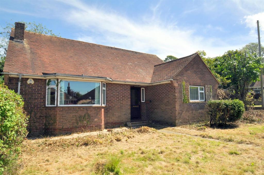 Downs Road, Lower Willingdon, Eastbourne 2 bed detached bungalow - £389,950