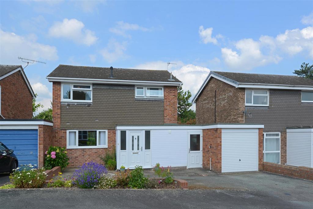 Downfield Road, off The Mount... 3 bed link detached house - £315,000