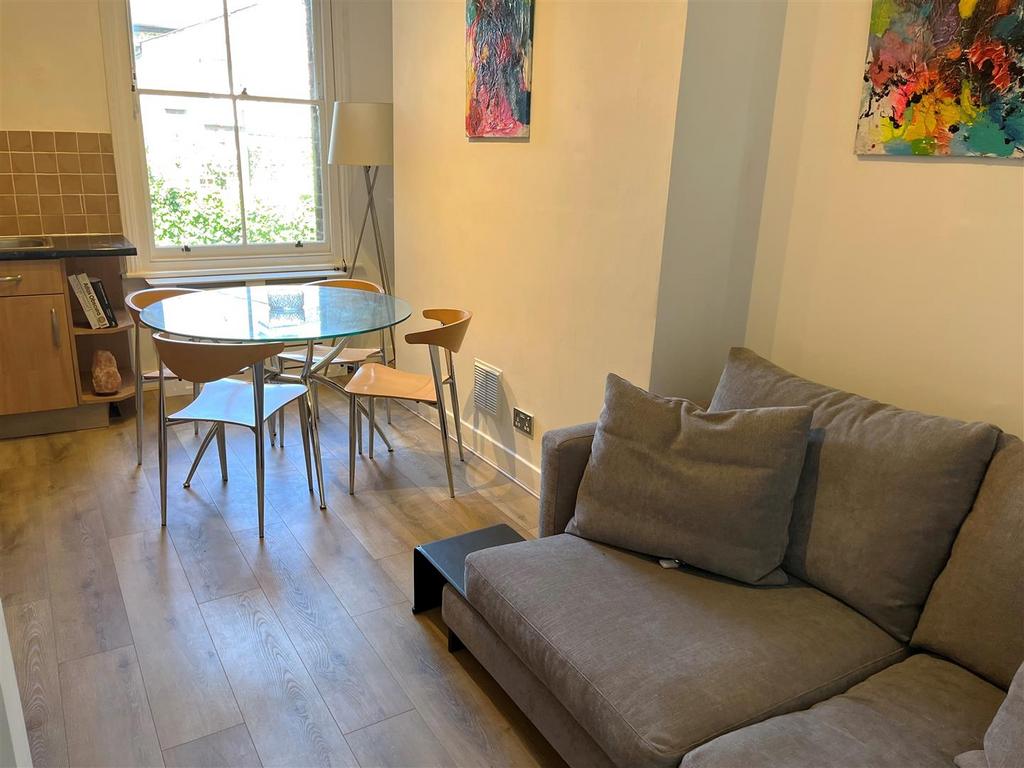 Sutherland House, London SW8 2 bed flat - £2,200 pcm (£508 pw)