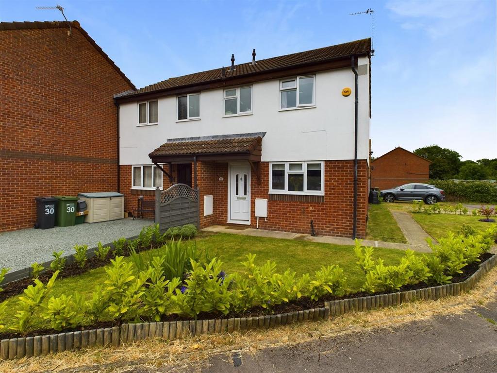 Maple Close, Hardwicke, Gloucester 3 bed end of terrace house - £220,000