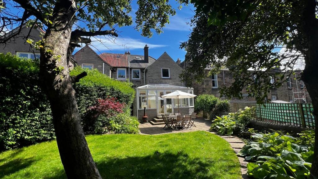 Cameron Terrace, Edinburgh EH16 4 bed semi-detached house for sale - £ ...