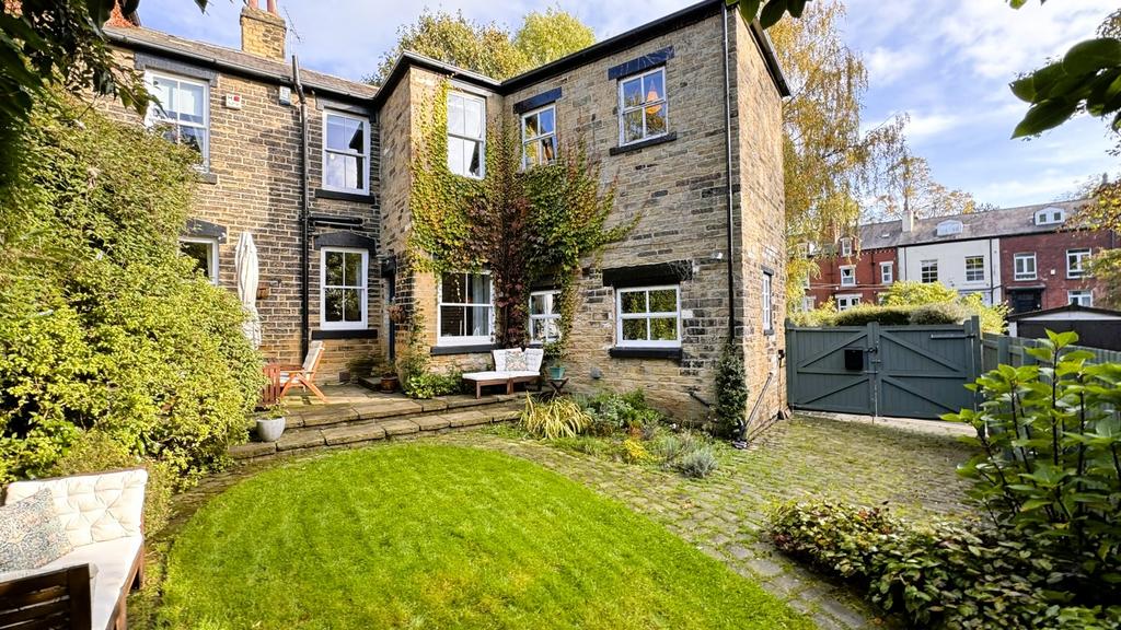 Cliff Lane, Headingley Hill... 4 bed cottage - £489,950
