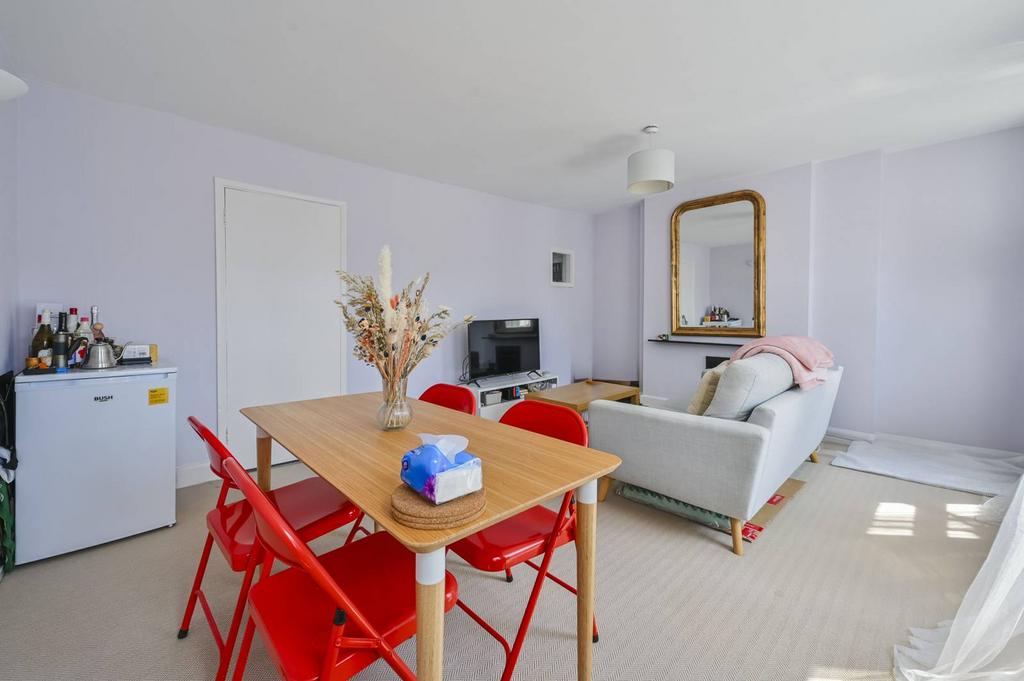 Chapel Market, Islington, London, N1 2 bed maisonette - £650,000