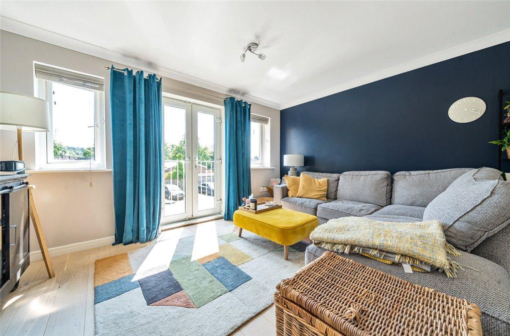 Wolf Lane, Windsor, Berkshire 2 bed apartment for sale - £300,000