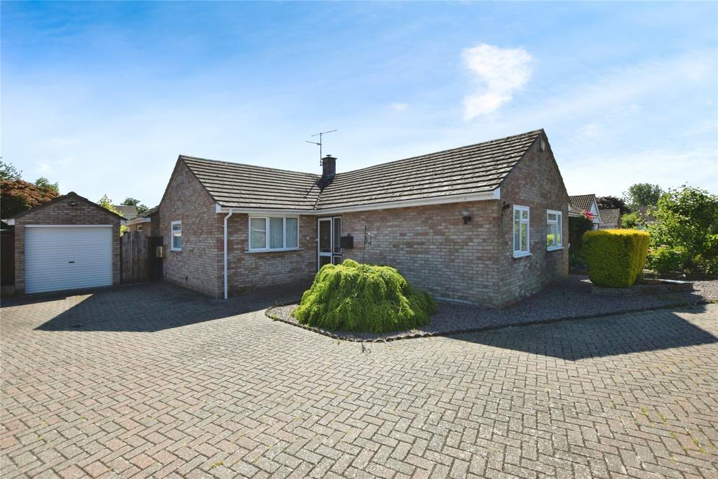 Hobbs Drive, Boxted, Colchester... 3 bed bungalow - £375,000
