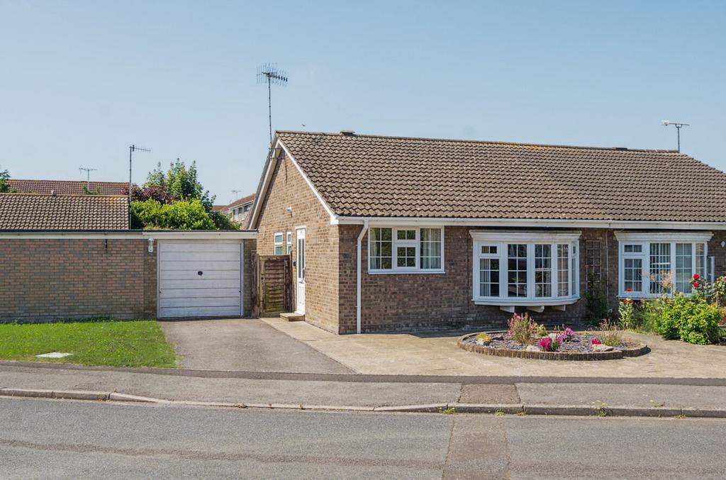 Findon Drive, Felpham, PO22 2 bed semi-detached bungalow for sale - £ ...