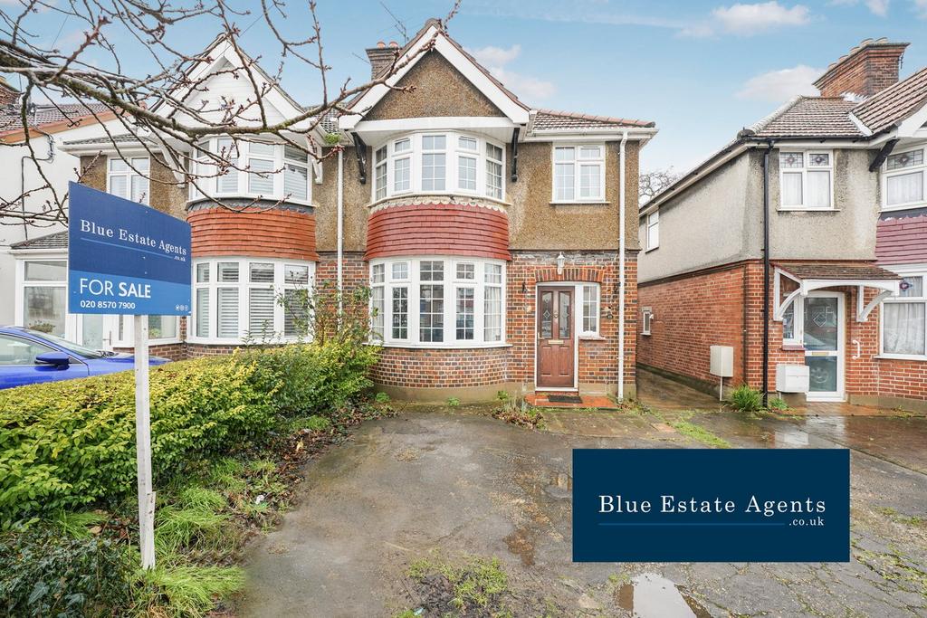 Meadow Waye Hounslow Tw5 4 Bed Semi Detached House £2 800 Pcm £646 Pw