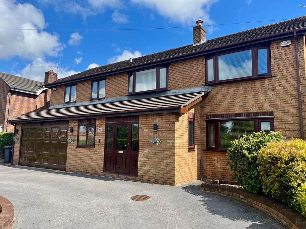 Lunts Heath Road, Farnworth, Widnes 4 bed detached house - £425,000