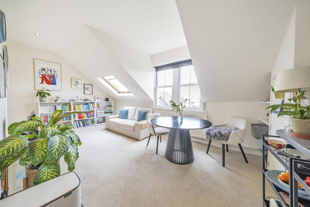 Clarendon Drive, Putney 1 bed flat - £435,000