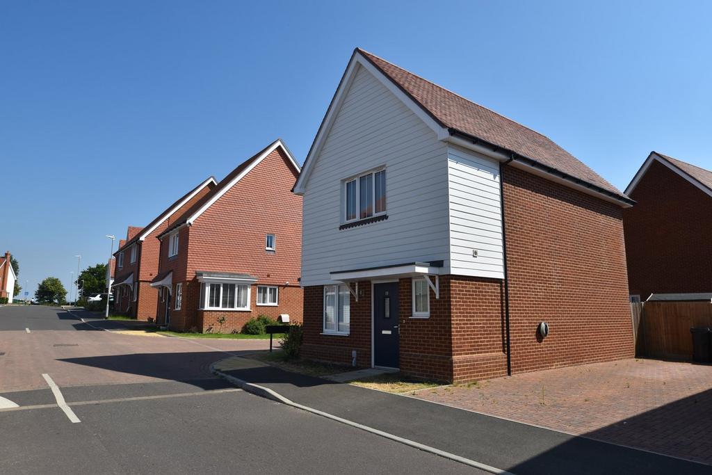 Arrow Way, Lenham, Maidstone, ME17 2 bed detached house for sale - £253,500