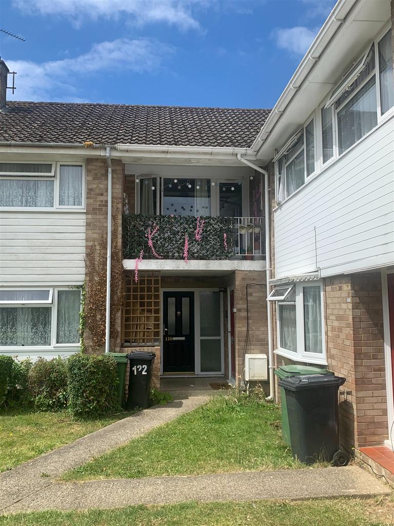 Packenham Road, Basingstoke 2 bed maisonette - £235,000