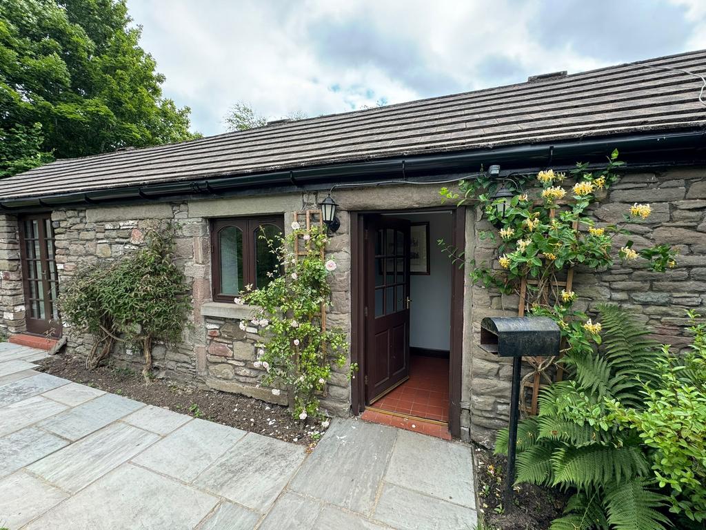 Dundee DD2 3 bed detached bungalow - £1,500 pcm (£346 pw)