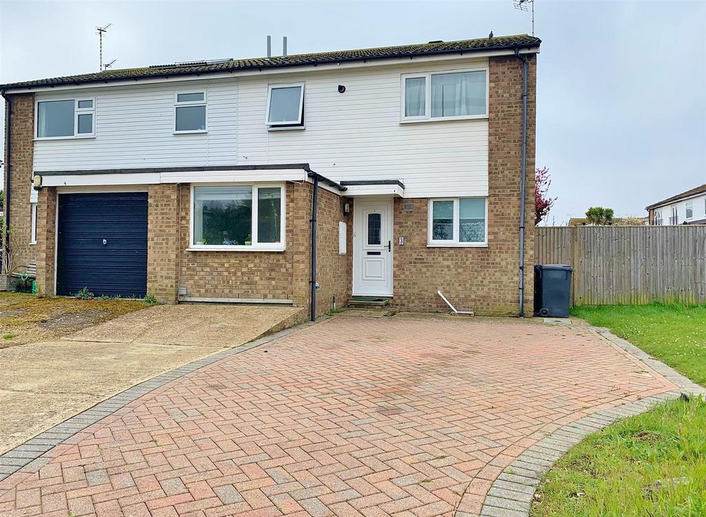 Homewood Close, Eastbourne BN22 4 bed semi-detached house - £355,000